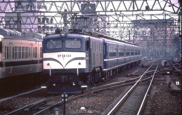 EF58124 12系＋ハネ 1983年: まっちの昔の鉄道写真